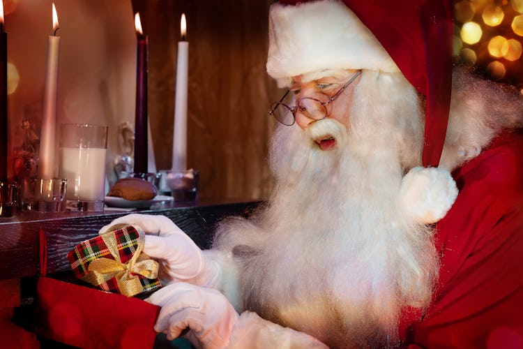 Socks or Shoes? Why We Hang Christmas Stockings – Christmas HQ